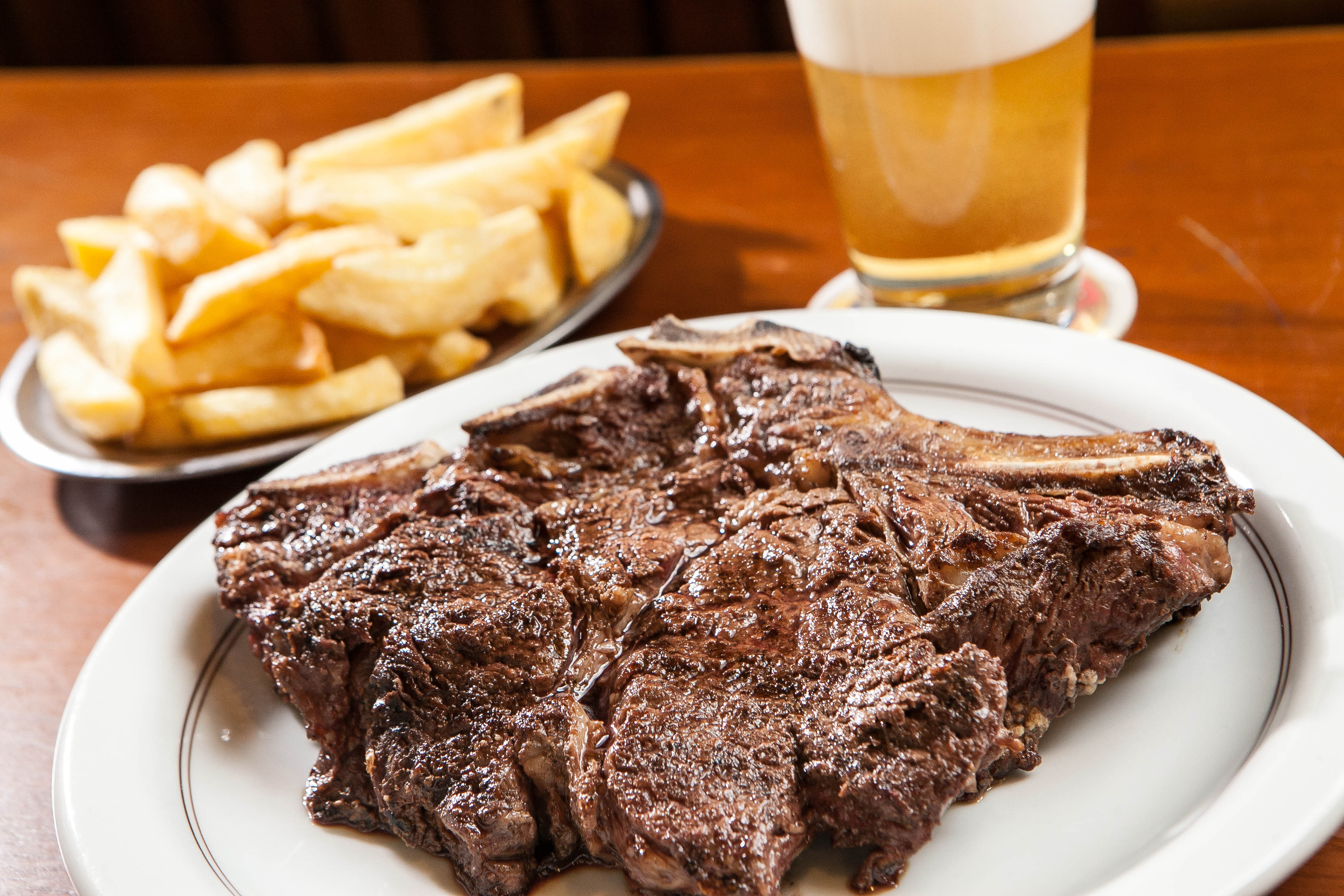 Chuletão dá avental para os pais que almoçarem ou jantarem dia 11 de ...